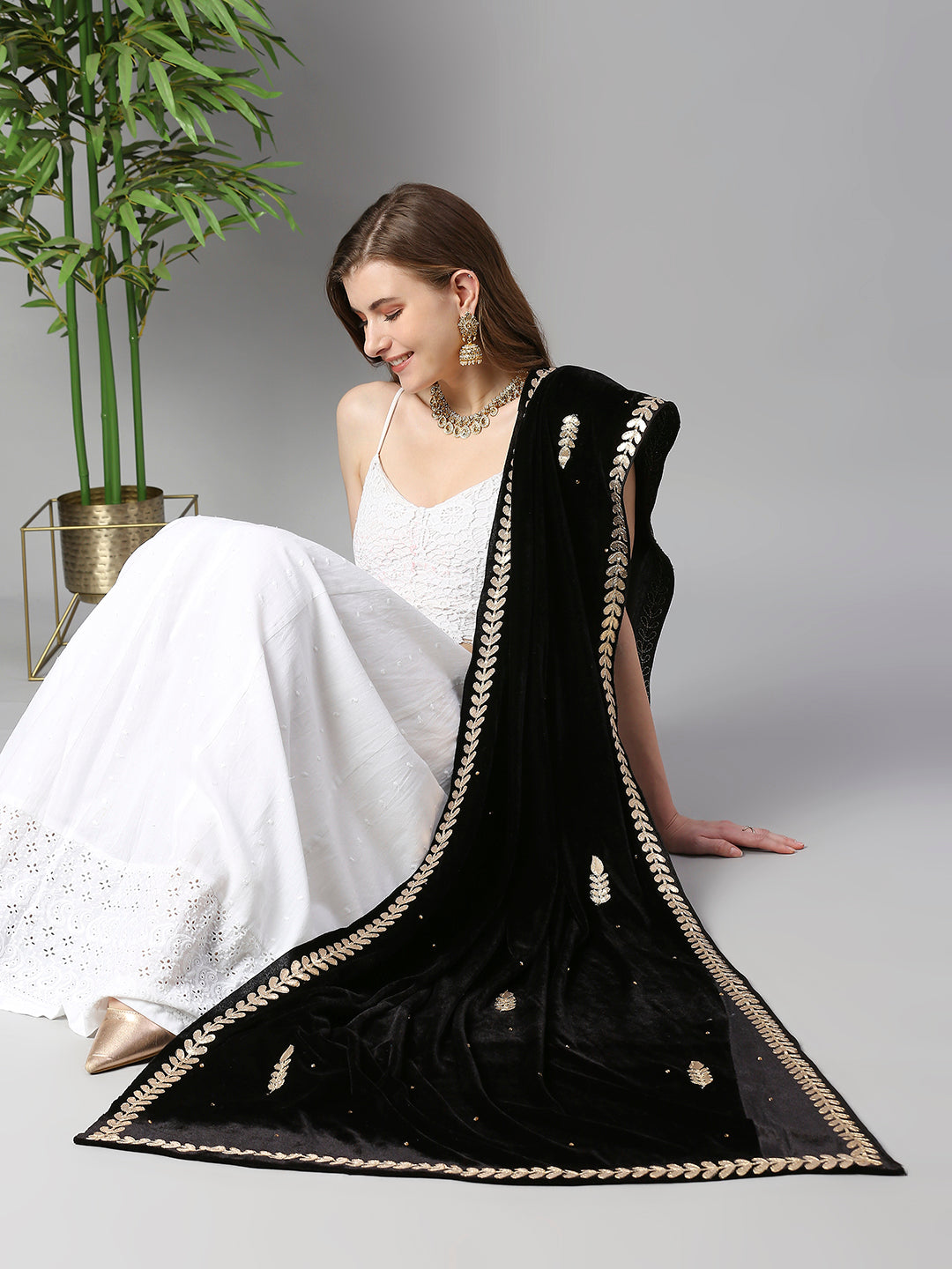 Gotta Patti Work Velvet Black Dupatta – Dupatta Bazaar